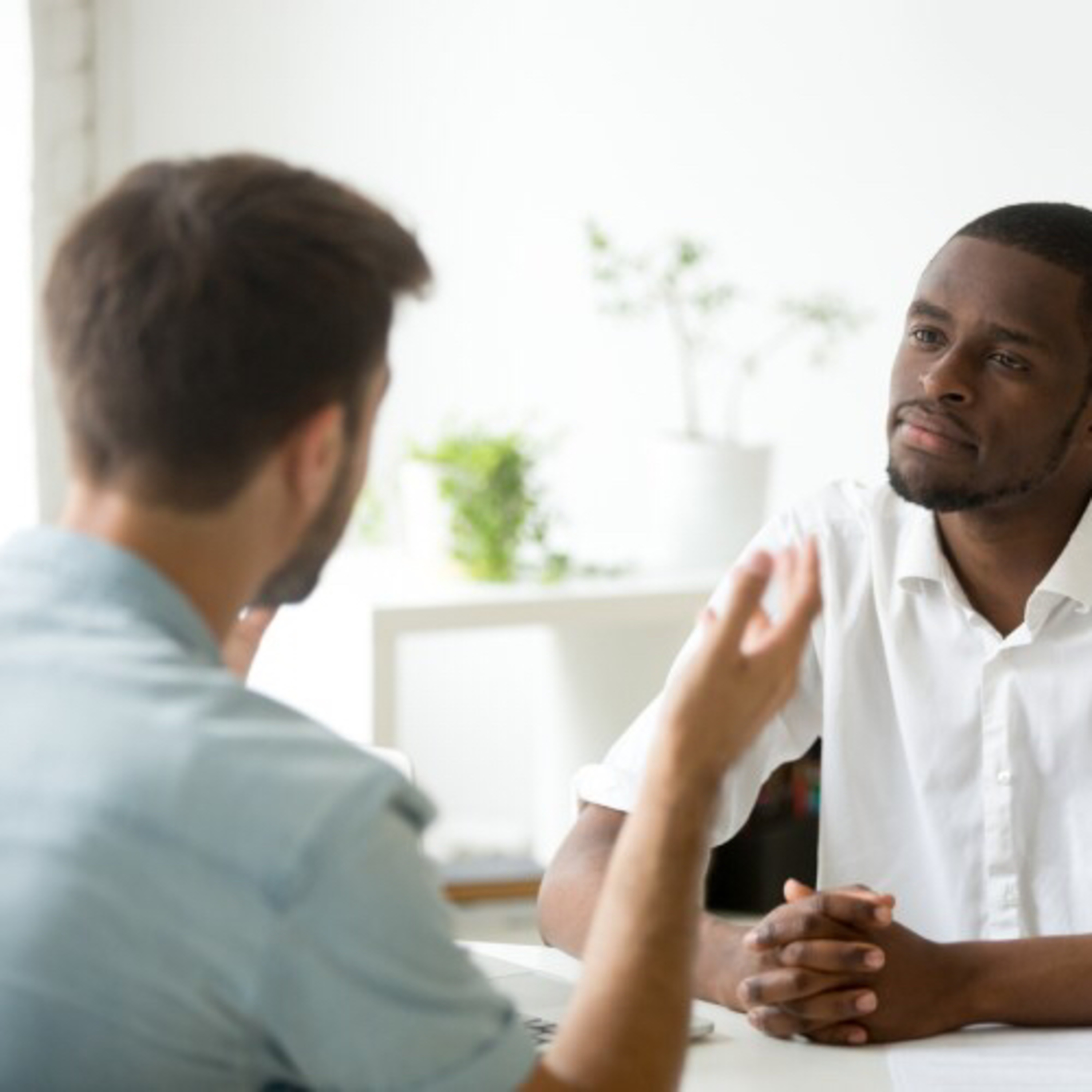 Apprendre à écouter attentivement les gens qui vous parlent. – Le coin ...