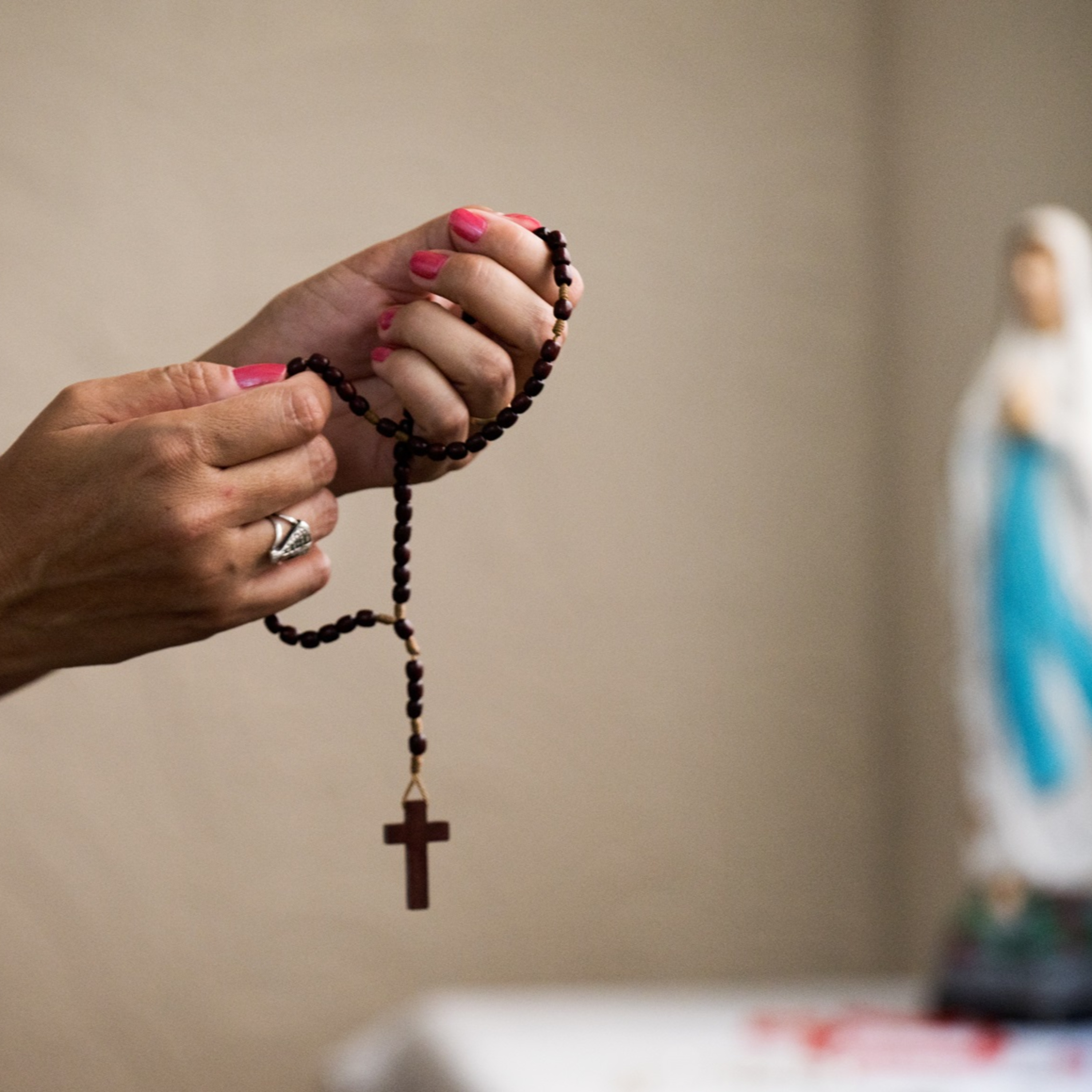 O que é o terço? by O que é o terço? | Podchaser