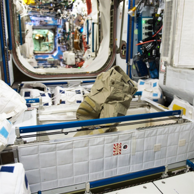 ISS Crew Sleeping Quarters 9 Hours by White Noise Sleep Sounds by Tmsoft