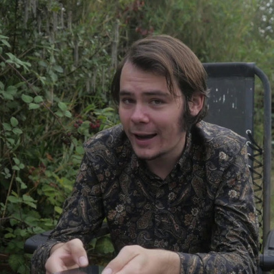 Classify English Youtuber Simon Roper