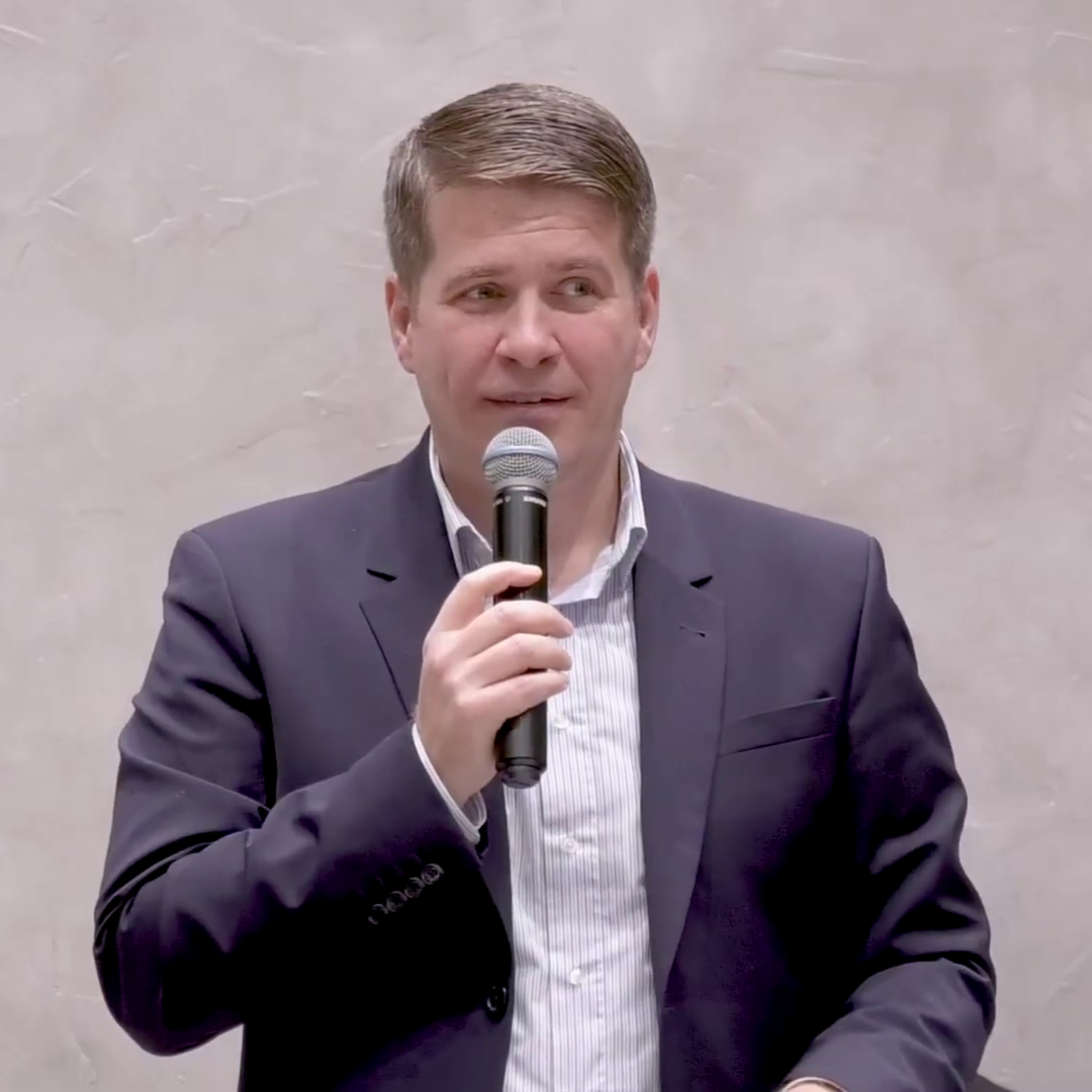 Ce trebuie să faci ca să fii fericit în 2026? - Cristi Boariu - Fiti ...