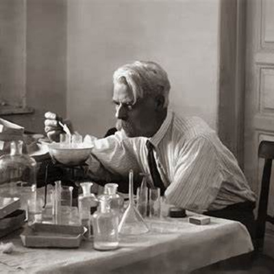 Muere el biólogo Nikolái Koltsov (1940) by Efemérides con Nibaldo Mosciatti